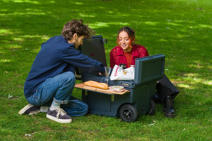 Cool box transforms into dining table to make picnicking even more ...